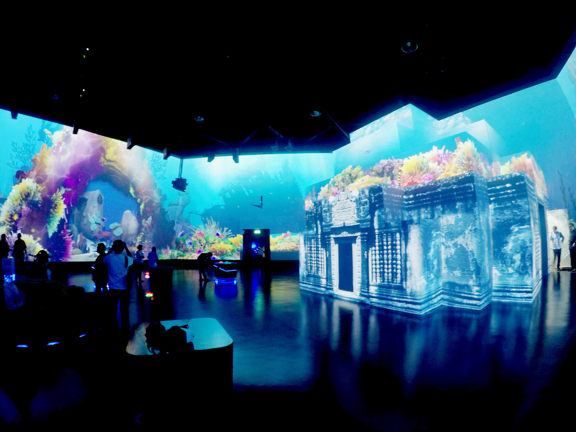 Science Center Visitors Explore New Dimensions